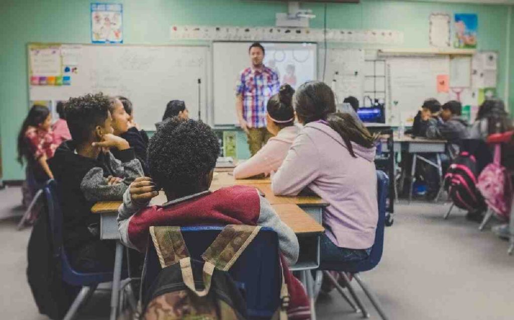 10 tips for surviving your first teaching placement - Debut