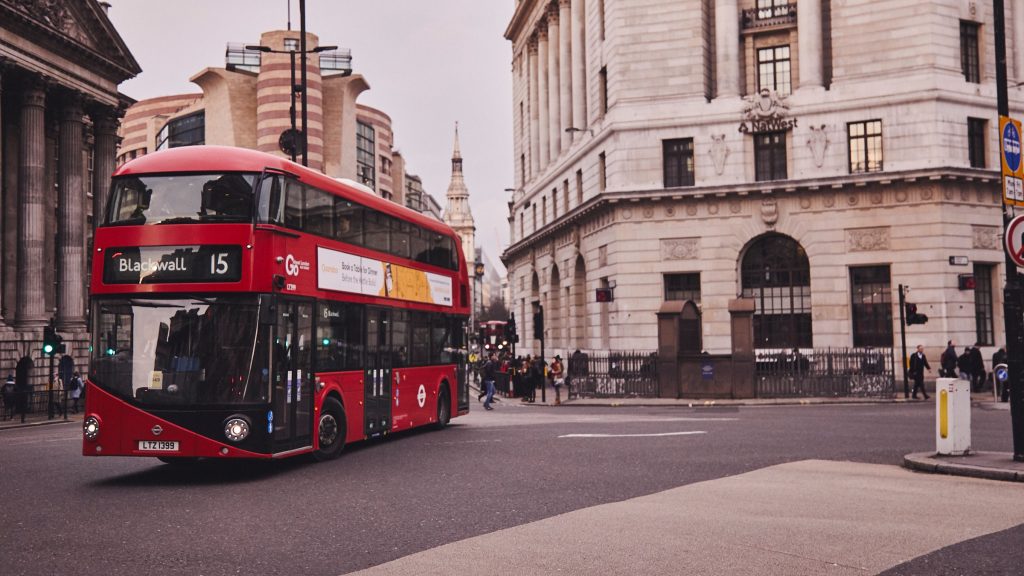 How to Use London Buses, Getting around London Guide - Debut